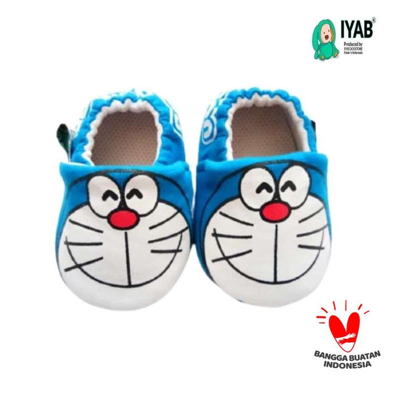 sepatu doraemon
