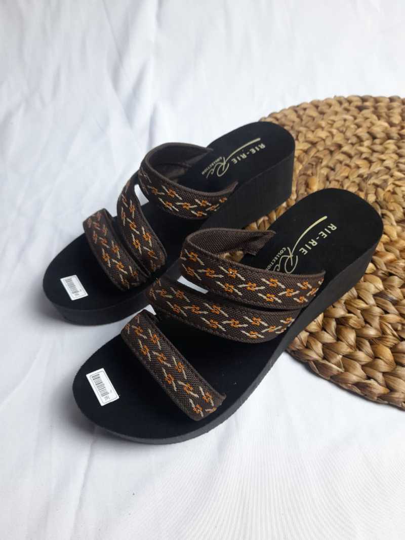sandal jepit wedges kekinian