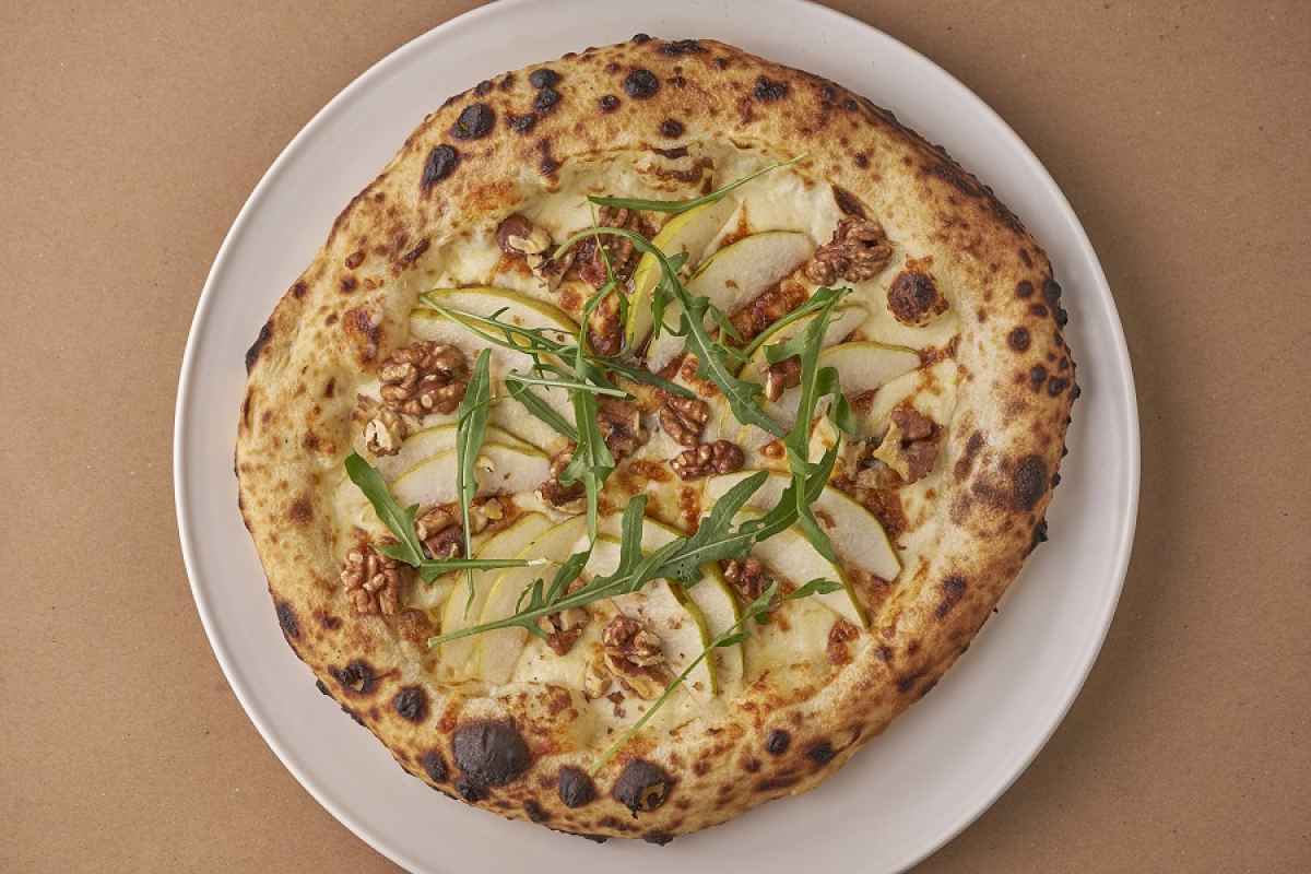 Jual Oma Elly Kitchen - Pear & Gorgonzola Pizza Di Seller Oma Elly ...