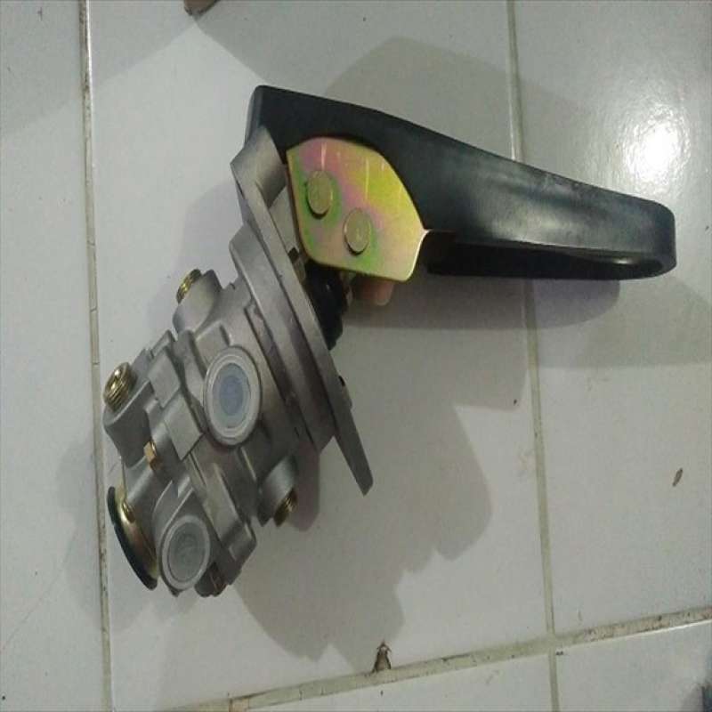 Jual Brake Valve Pedal Rem Assy Komplit Fuso Fm Kbj Mc838211 Di Seller ...