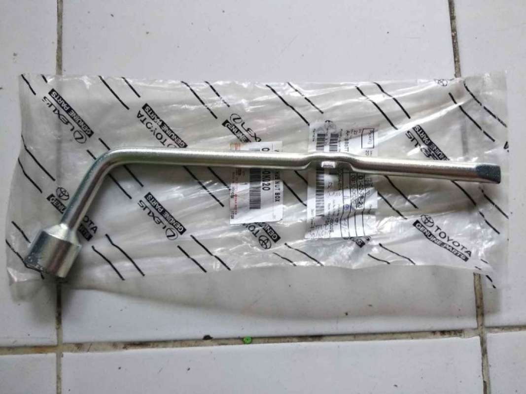 Jual Kunci Roda 21 Innova gagang putaran dongkrak INNOVA di Seller ...