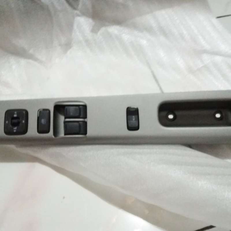 Jual Saklar power window Dmax 4JJ1 bagian depan sebelah kanan di Seller ...