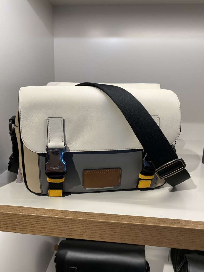 Promo Tas Selempang Pria COACH Track Crossbody In Colorblock Signature ...