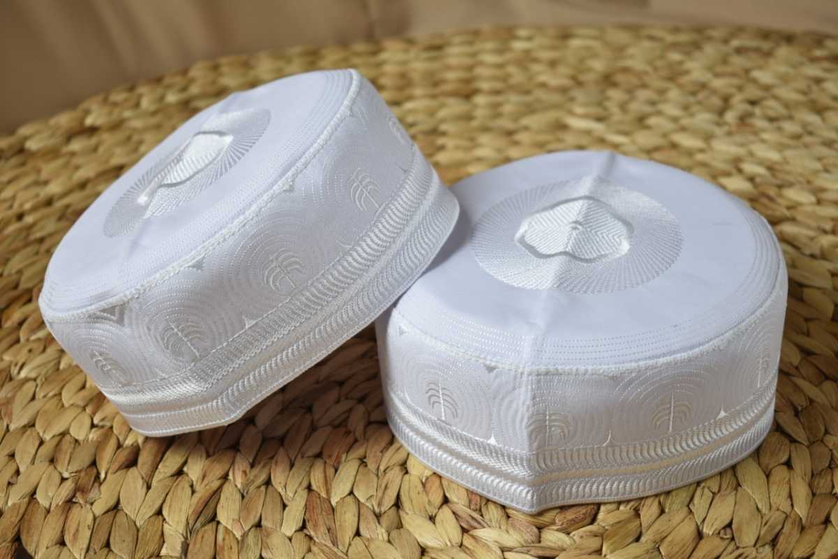 Jual Kopiah Peci Madina Bugis Warna Putih Motif Pohon Kurma Harga Terjangkau Kualitas Bagus ...