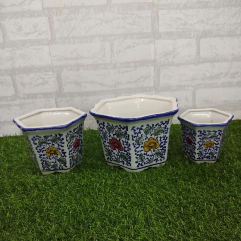 Promo Pot Tanam Keramik Biru Putih Segi Enam Set 3 Ukuran Diskon 29% Di ...