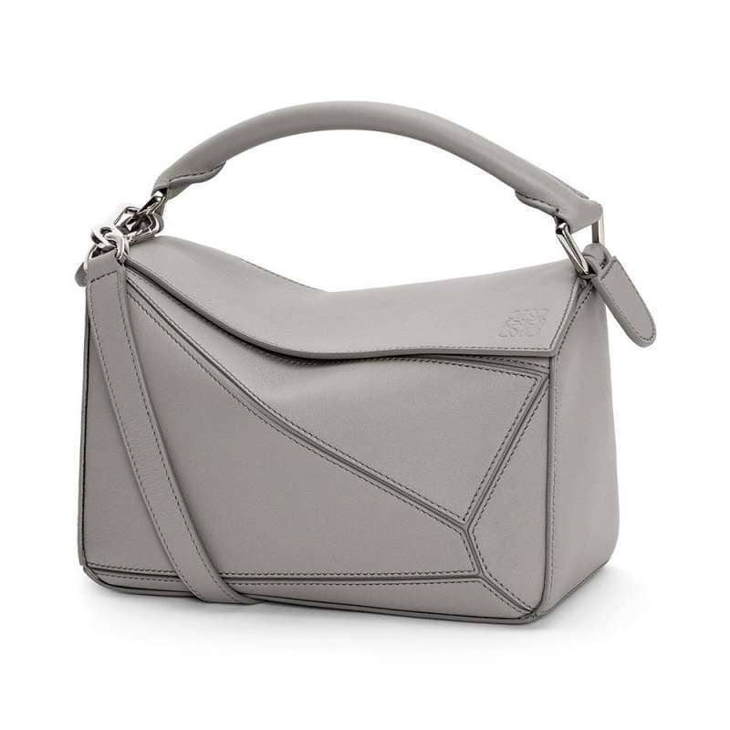 Yuk, Intip Jenis Tas Loewe yang Dipakai Artis Hollywood - Blibli Friends