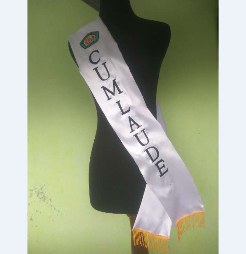 Jual Selempang Wisuda Cumlaude Putih Renda Murah / Selempang Wisuda ...