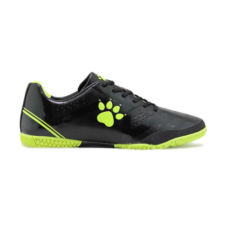 Rekomendasi Sepatu Kelme, Cocok Buat Futsal Sampai Malam Mingguan ...