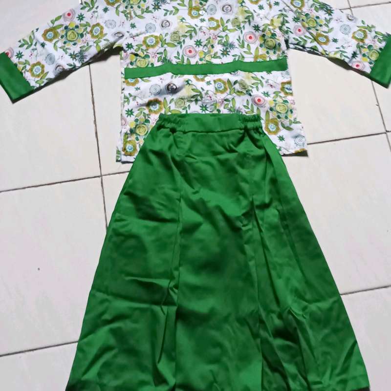 Jual seragam santri putri madrasah diniyah fkdt di Seller yiyeen ...