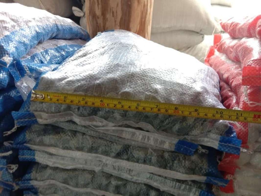 Jual Batu Hias Tanaman Taman Warna Hitam Besar Grosir Di Seller Kebun ...