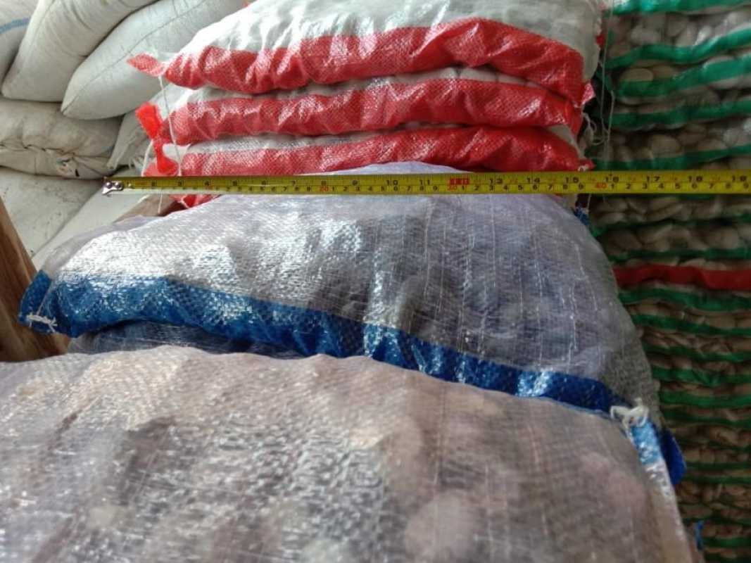 Jual Batu Hias Tanaman Taman Warna Hitam Besar Grosir Di Seller Kebun ...