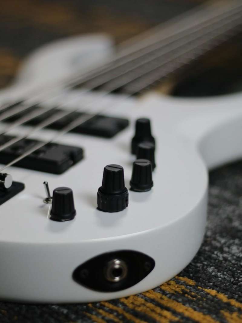 Jual Gitar Bass Elektrik Sire Marcus Miller M2 5 String Hitam Putih ...