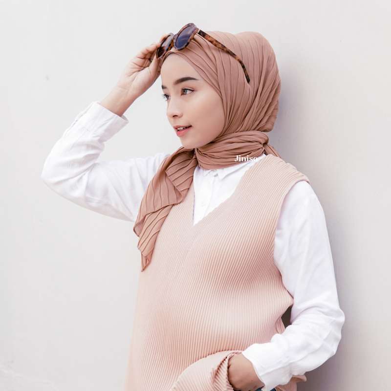 Jual Jiniso - Aura Millo Latte Active Hijab Pashmina Shawl - Pashmina ...