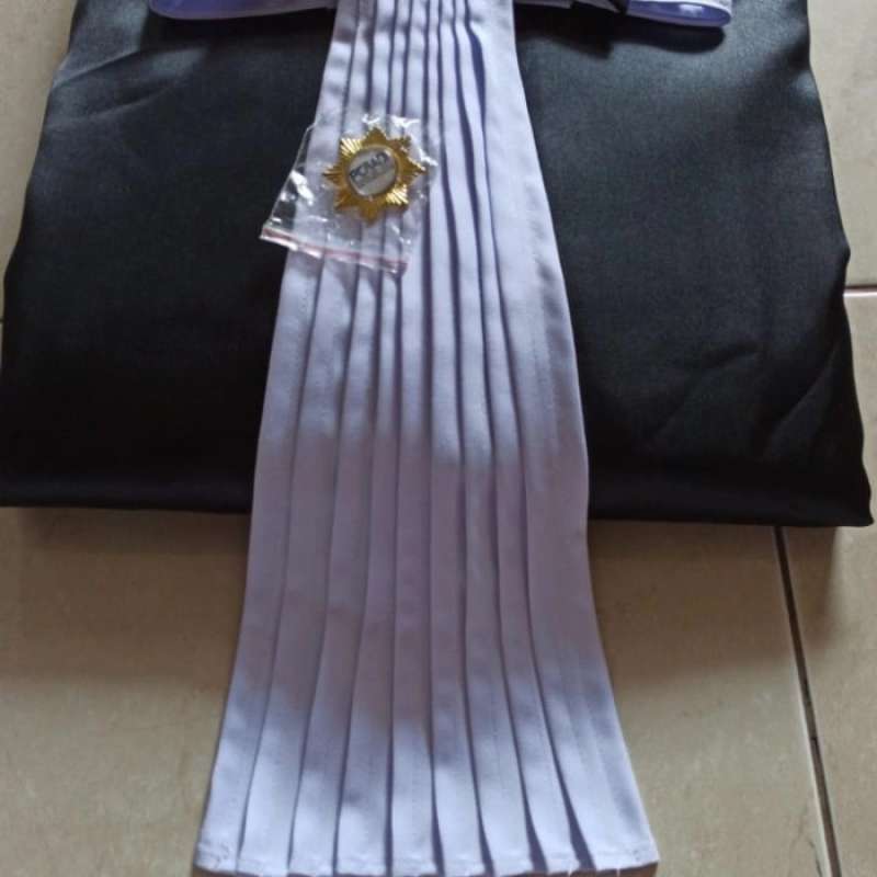 Jual Toga Pengacara Exclusive Lengkap Dengan Pin Dan Nama Dada Di ...