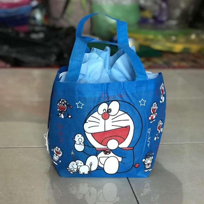 Jual goodie bag spunbond ulang tahun kartun animasi bento 1818 di ...