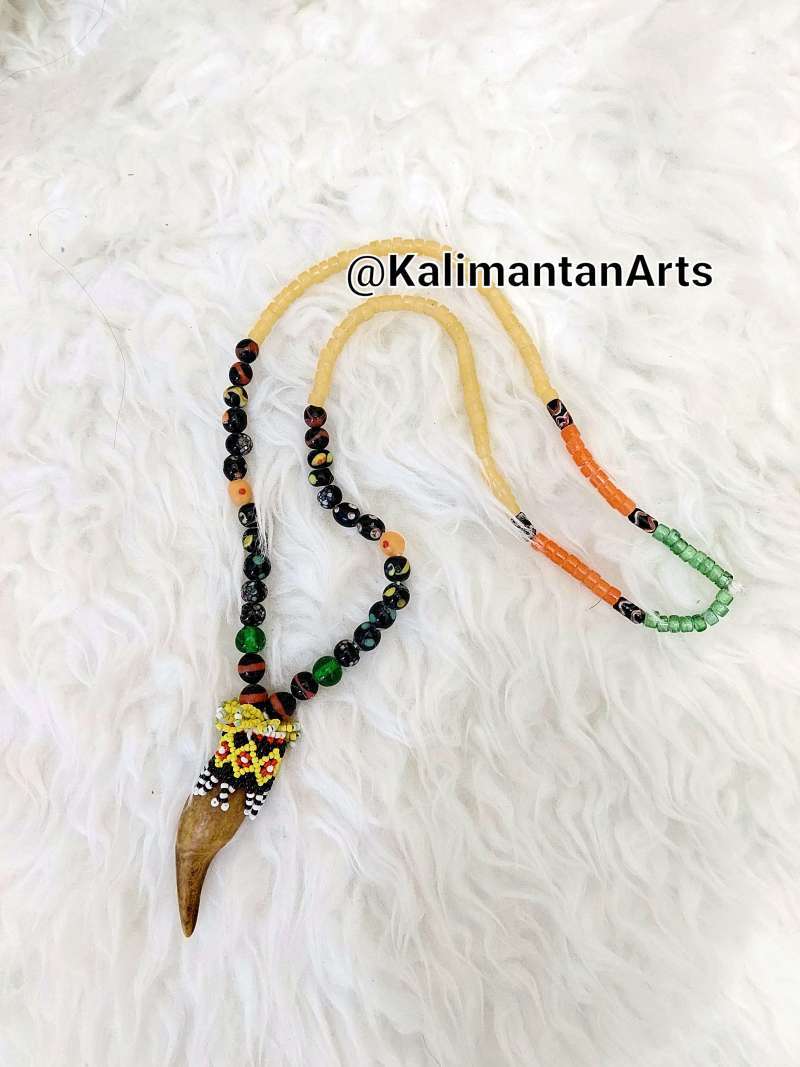 Jual Kalung Dayak Gigi Beruang (REPLIKA) mix Batu Dayak di Seller ...