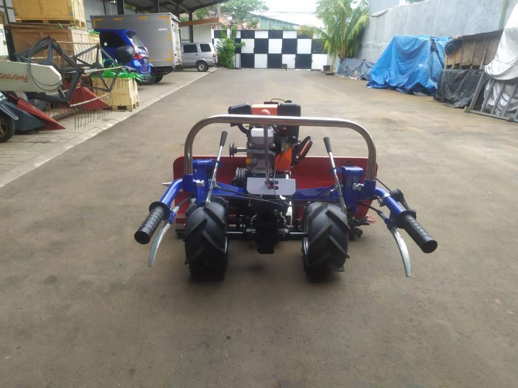 Jual Mesin Potong Panen Padi (paddy Reaper) Model Traktor Tangan Di ...