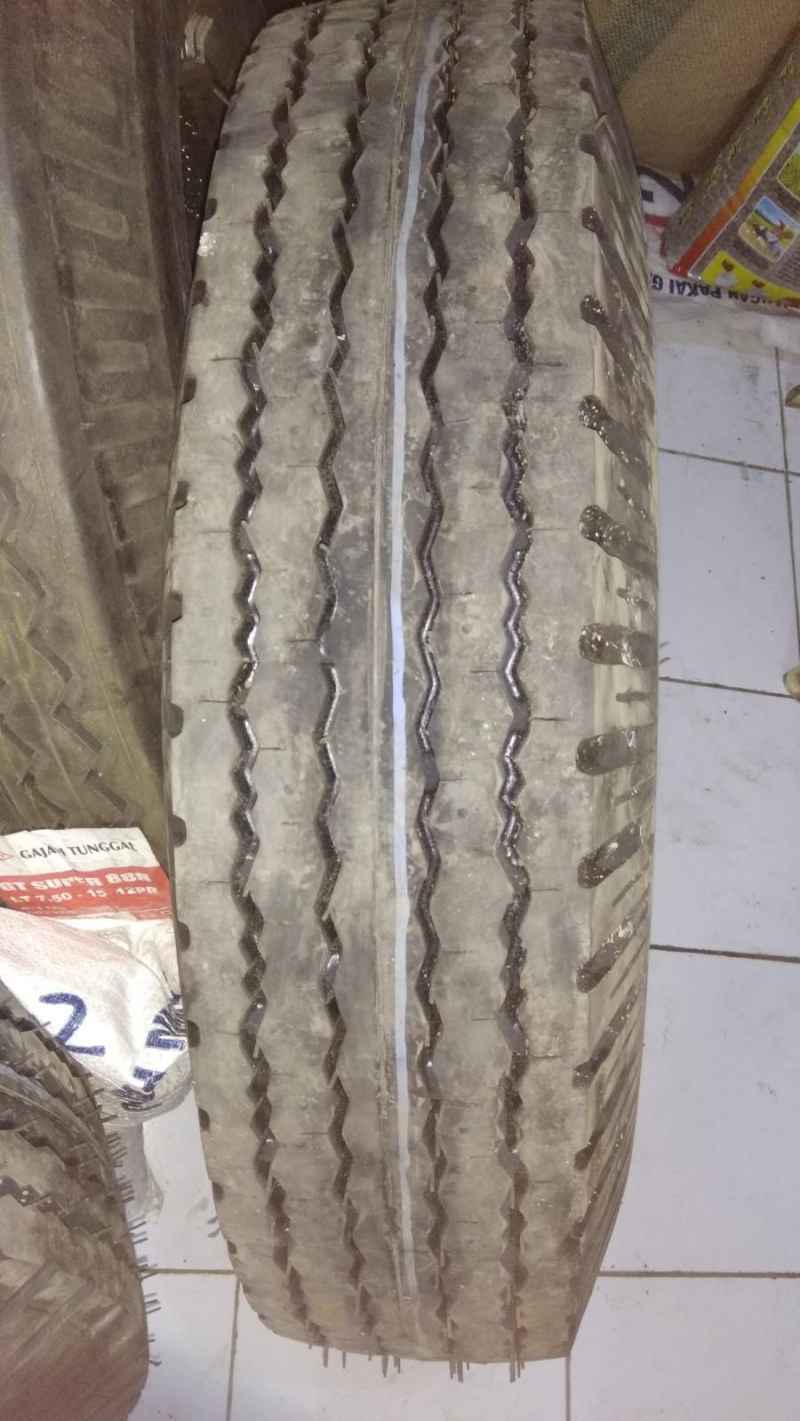 Jual Ban Truck / Truk Vulkanisir 700-16 colt diesel , hino , dyna ...