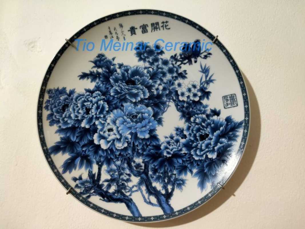 Jual Keramik Pajangan Piring Antik Cina Kansai White Blue Flower di ...