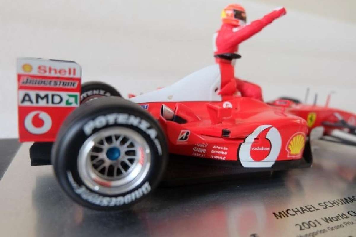 Jual Diecast Hot Wheels F1 Ferrari F2002 Michael Schumacher 5 Champions ...