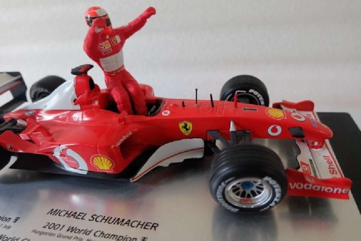 Jual Diecast Hot Wheels F1 Ferrari F2002 Michael Schumacher 5 Champions ...