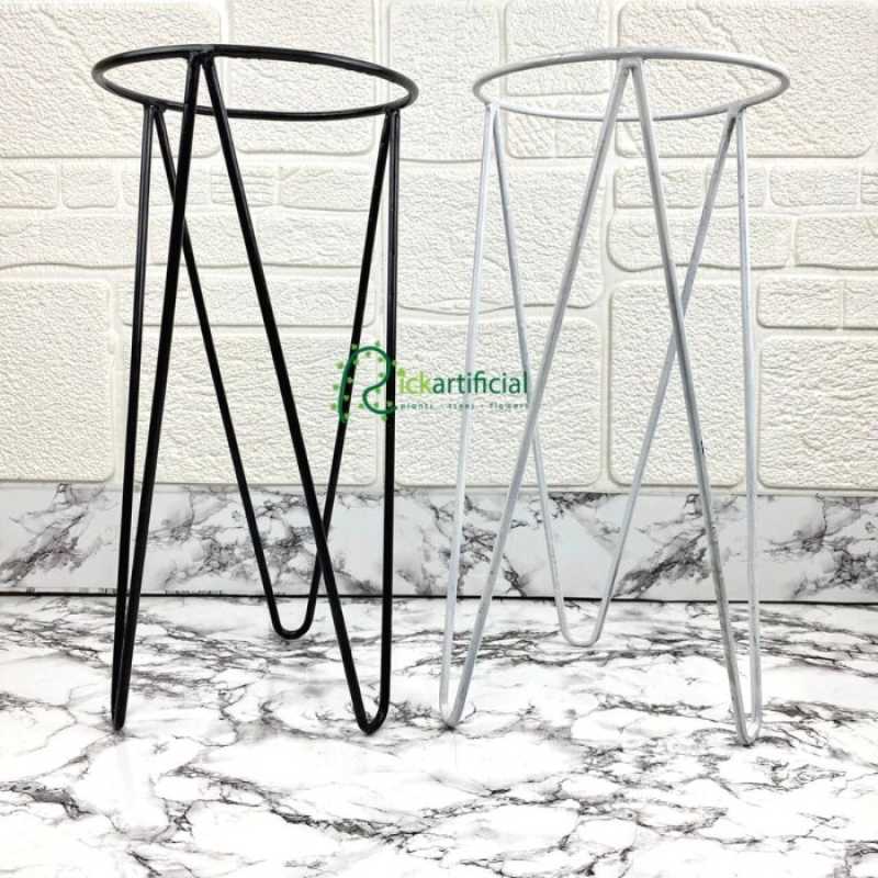 Promo Standing Pot Besi Kaki Tiga T50 Tanaman Hidup Artificial Pohon ...
