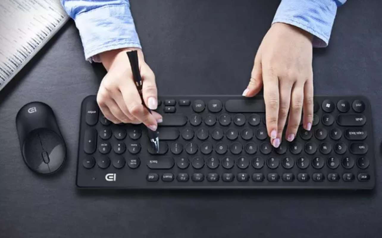 Jual Keyboard Dan Mouse Baterai Standby Hingga 12 Bulan Jangkauan 20 ...