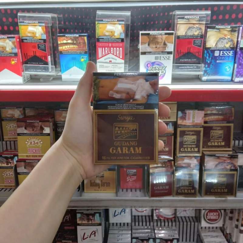 Jual ROKOK GUDANG GARAM SURYA 16 di Seller Adam Dani Mini Market ...