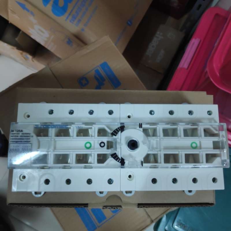 Promo cos vm1 4p 125 a change over switch , handle socomec Diskon 23% ...