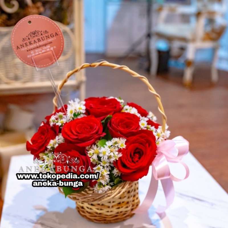 Promo Rangkaian Bunga Keranjang Fresh Flower Basket Rangkaian Vase Rotan Box Diskon 25% di ...
