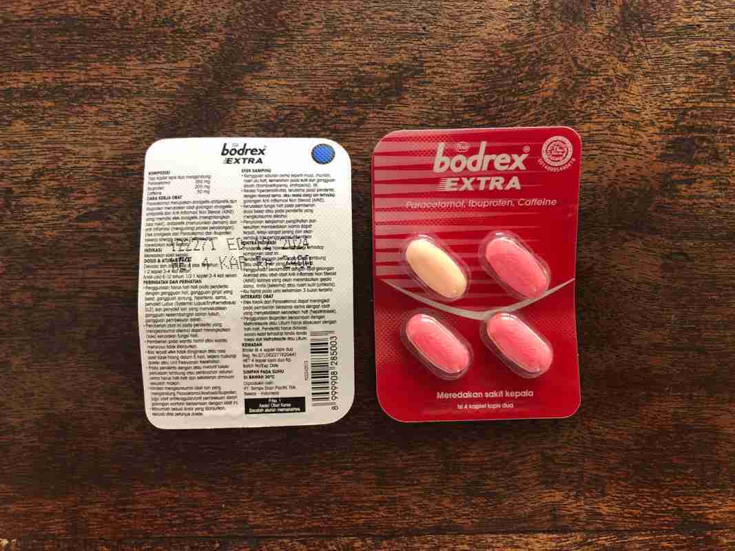 Promo Bodrex Extra Strip Obat Sakit Kepala Isi 4 Kaplet Diskon 7% di ...