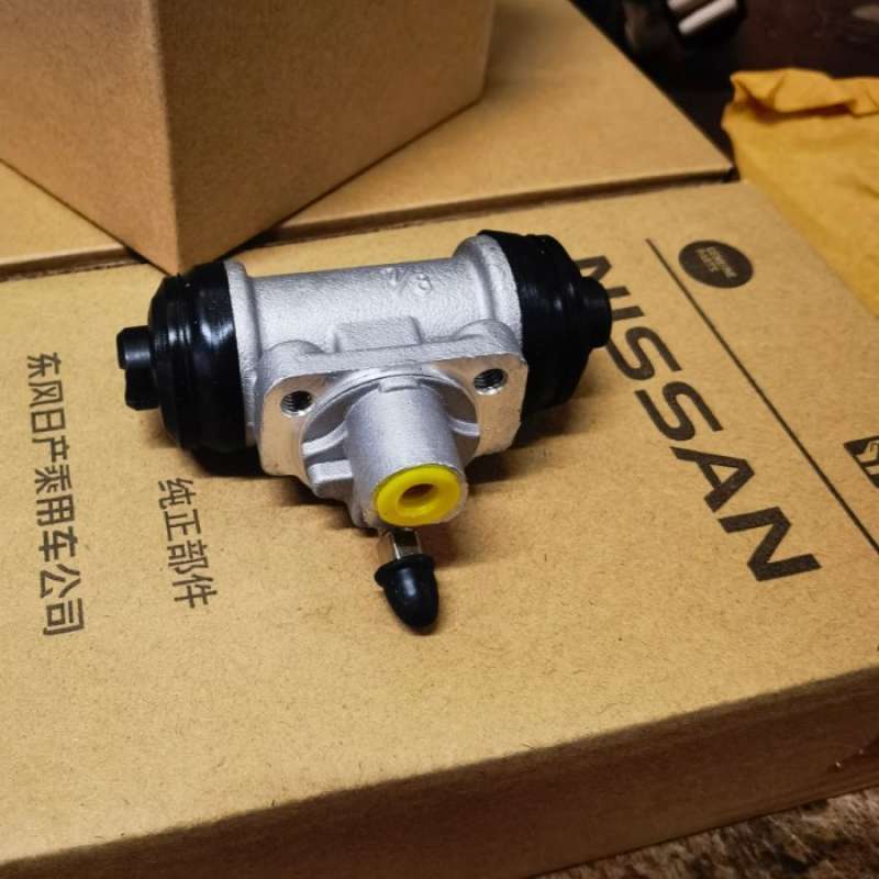 Jual Jual Wheel Cylinder Navara D40 Master Rem Brake Oem Nissan 44100 ...
