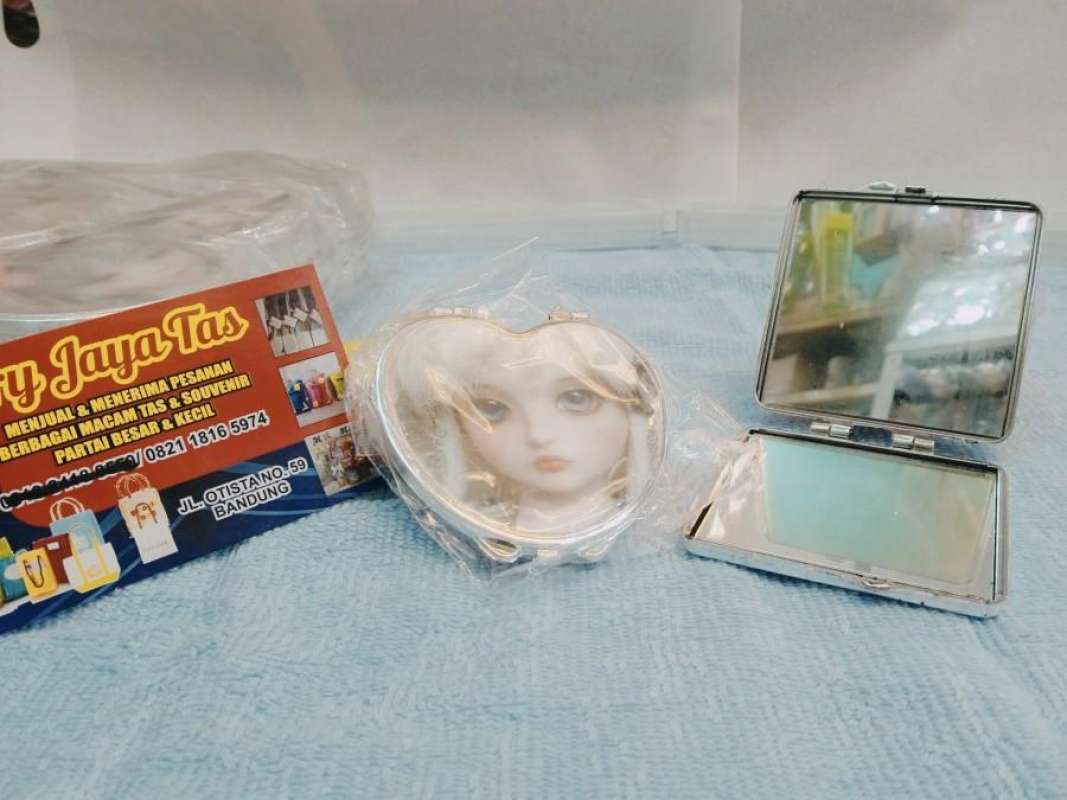 Jual Souvenir Kaca Lipat Kedip Hadiah Pernikahan Cermin Etnik Barbie di ...