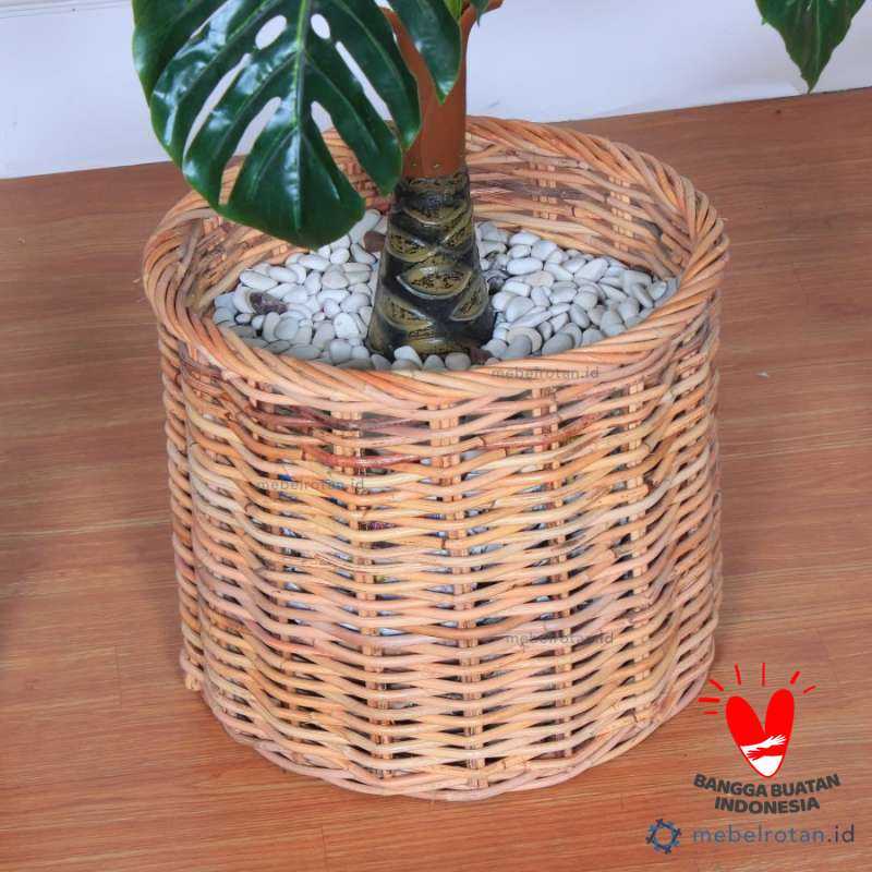 Jual Pot / keranjang Tanaman Rotan Asli Unik di Seller mebelrotanid ...