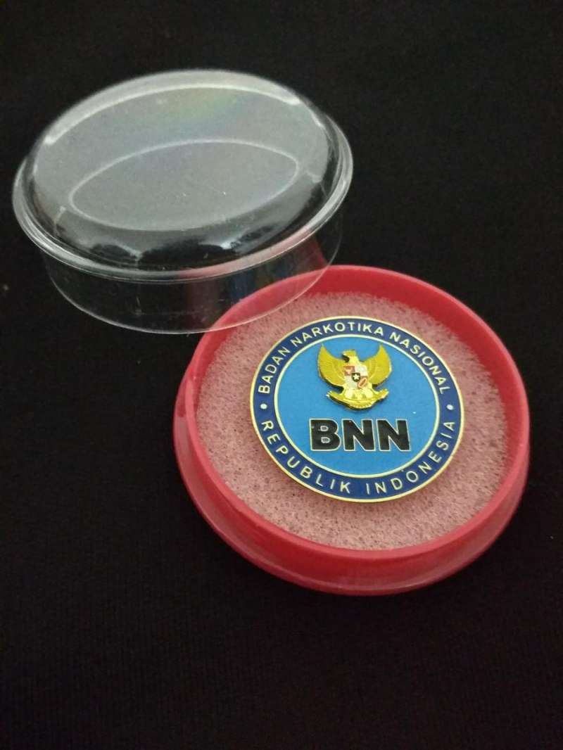 Jual pin bross aksesoris BNN Badan Narkotika Nasional magnet plus box ...