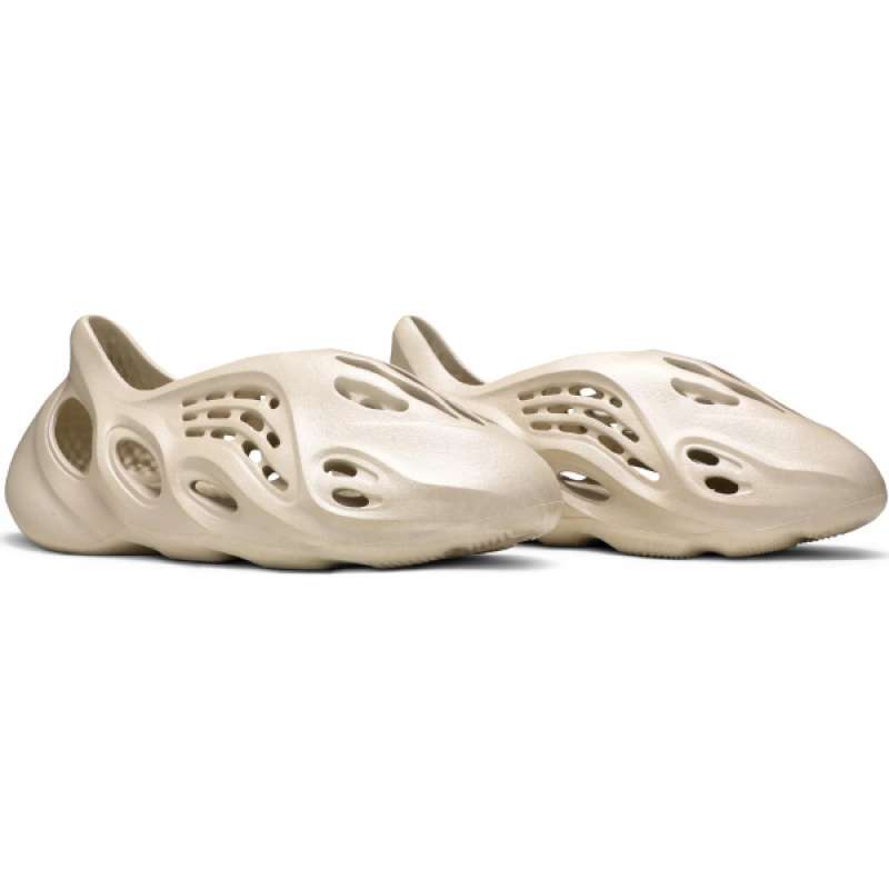 Jual Yeezy Foam Runner Sand - 8 Di Seller Hotsaucesneakers ...