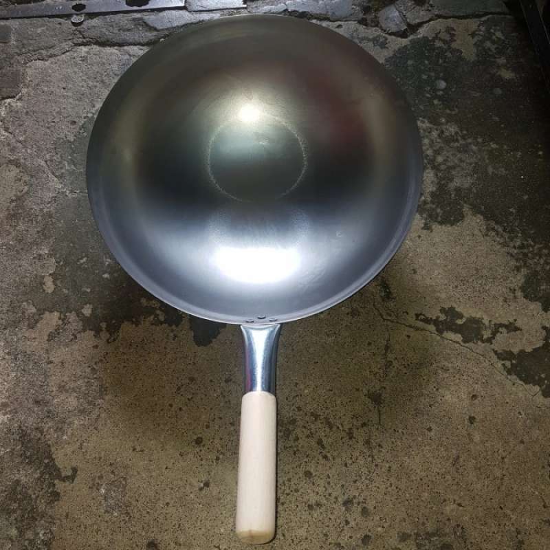 Promo Wajan besi / iron wok 40 cm + gagang kayu Diskon 17% di Seller ...