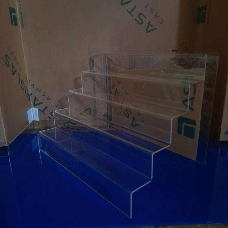 Jual Rak Tangga Acrylic 5 Tingkat/rak Action Figure Di Seller Dh_grub ...