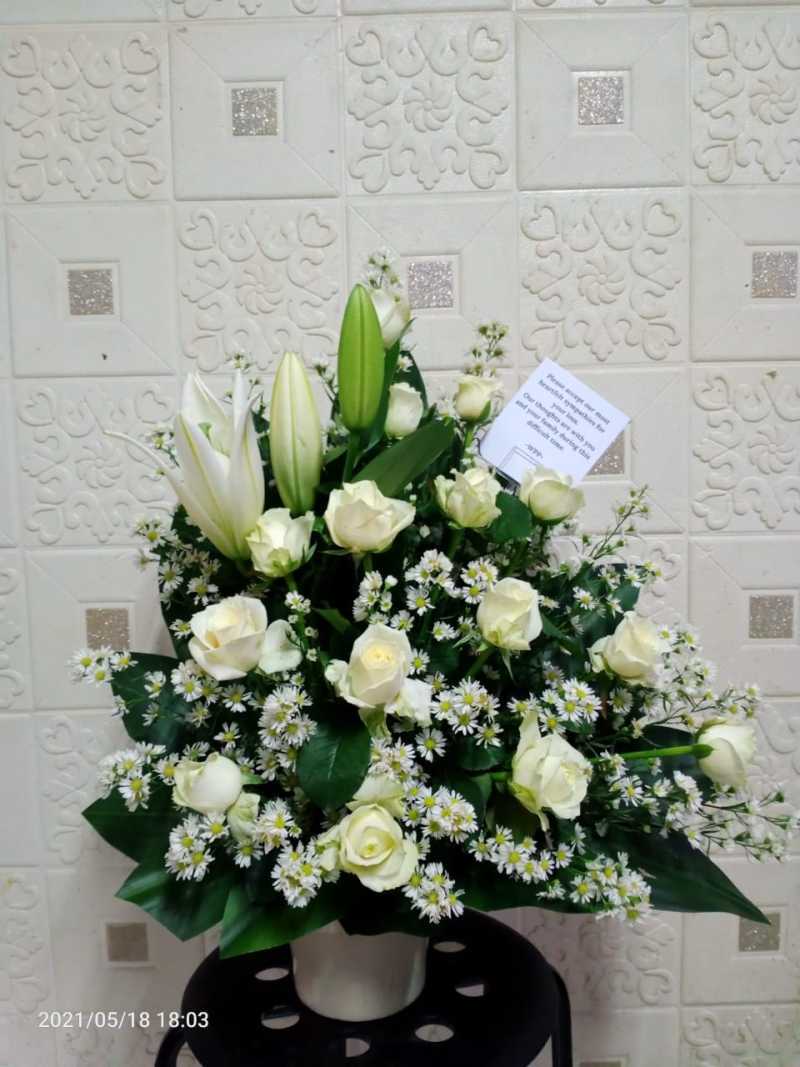 Jual BUNGA MEJA MAWAR LILY PUTIH | BUNGA MEJA | RANGKAIAN BUNGA SEGAR ...