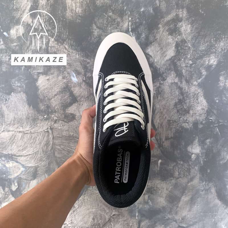 Jual Sepatu Pria Hitam Putih Patrobas Cloud Low Black White - 41 Di ...