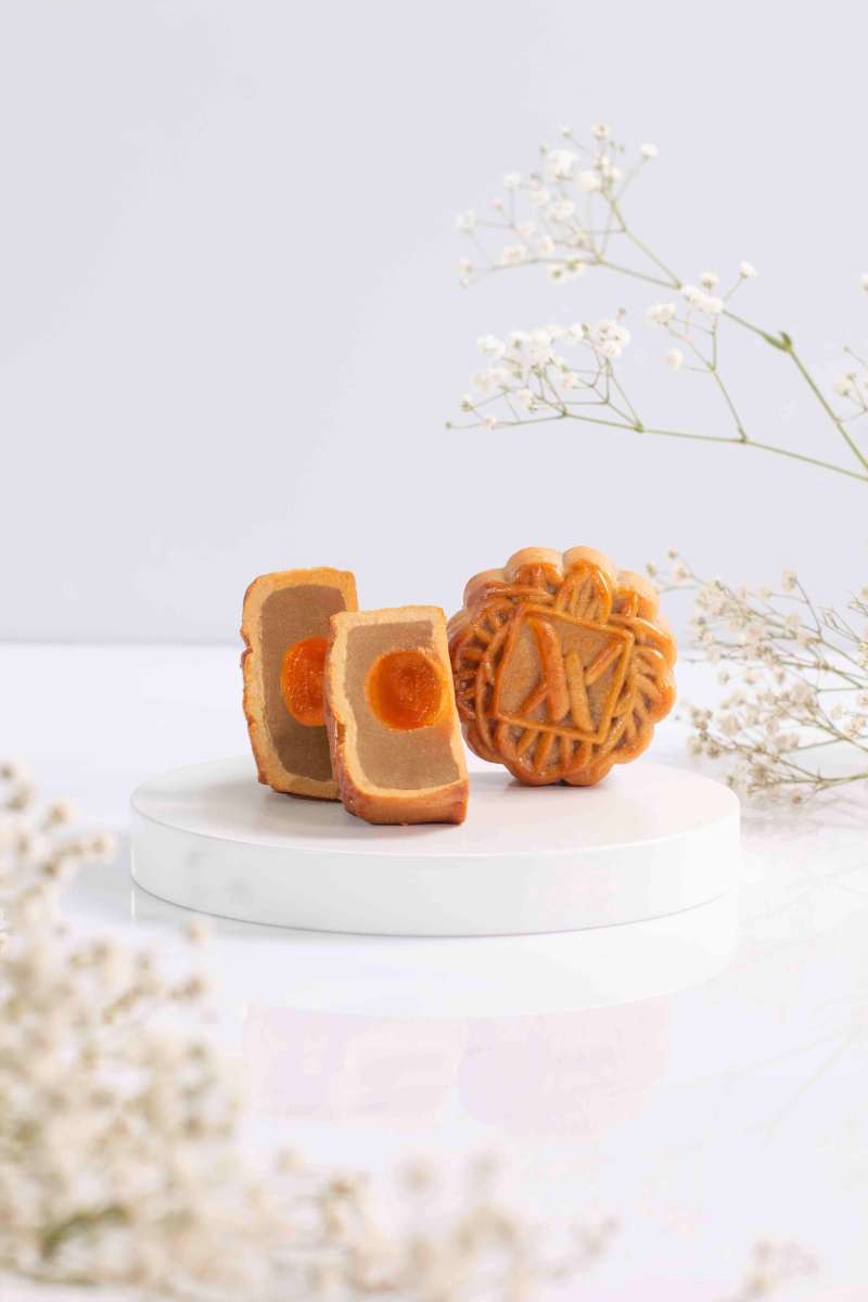 Jual mooncake White Lotus with Egg Yolk Custard di Seller Vasa Hotel ...