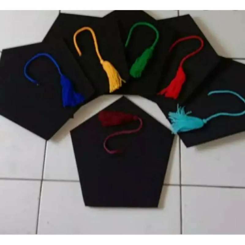 Ketahui Tips dan Cara Pakai Topi Toga yang Benar - Blibli Friends