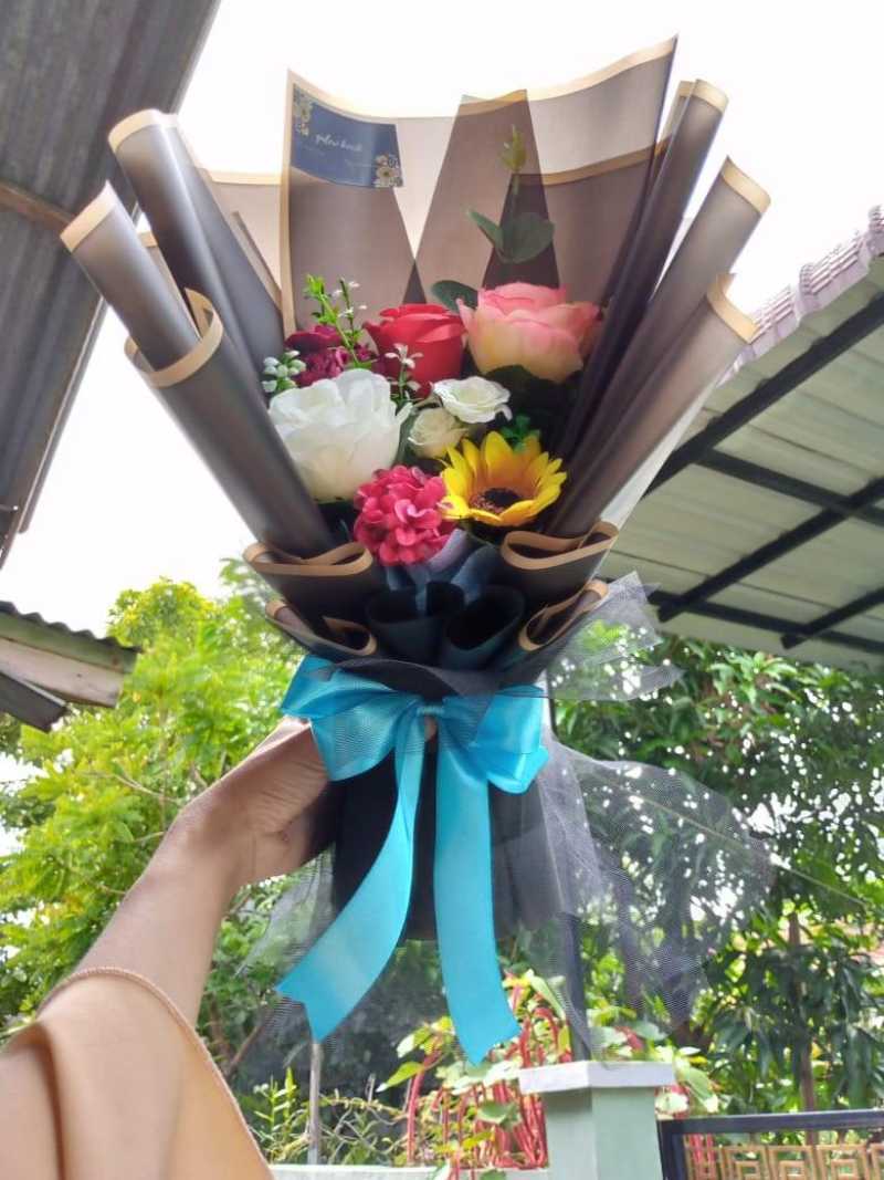 Jual Buket Bunga Mawar, Matahari & Peony. Buket Wisuda | Buket Ulang Tahun di Seller Kocik19 ...