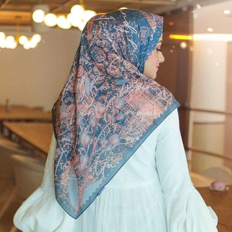 Jual mandjha ivan gunawan - lily flower navy di Seller Sariz.shop ...