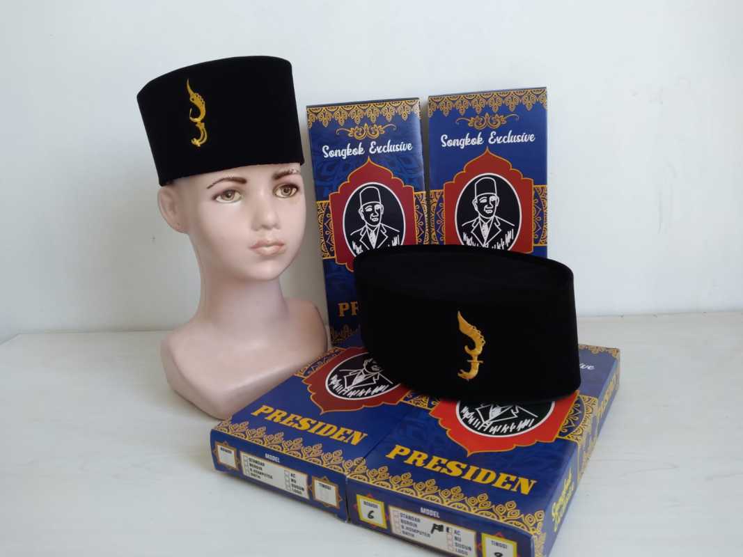 Jual Kopiah peci hitam kujang merek presiden bahan beludru tinggi 0cm ...