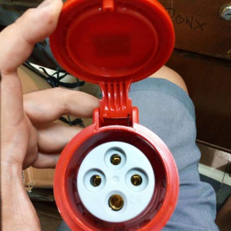 Promo Socket Mobile Mounting 32a 4kaki/3pin (3p+e) Ip 44 Merk Legrand ...