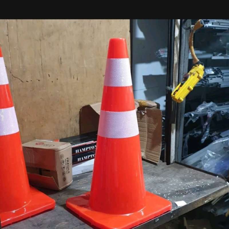 Jual traffic cone kerucut jalan safety segitiga parkir 70cm lalu lintas ...