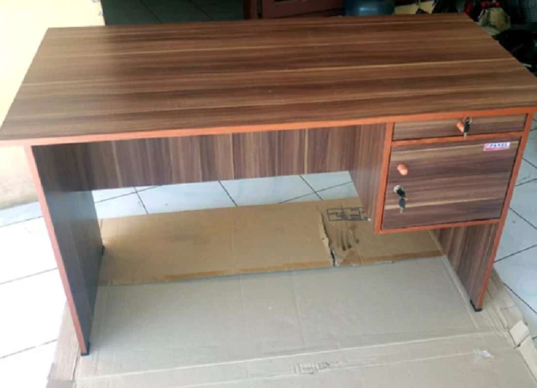 Promo Meja Kantor Meja Kerja Meja Tulis Stengah Biro Big Panel Mtb 102 ...