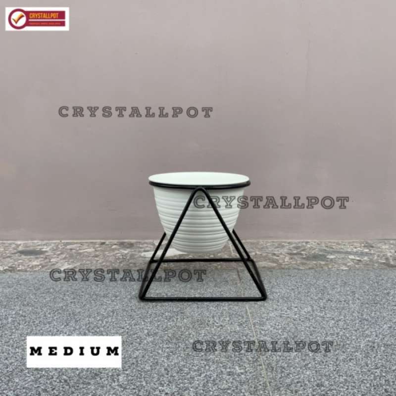 Jual Standing Pot Bunga Segitiga | Rak Pot Bunga Segitiga - Standing ...