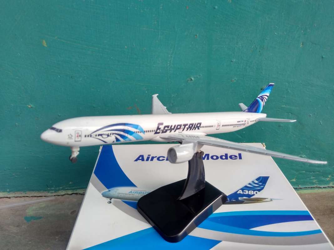 Jual Diecast Pesawat AgyptAir Miniatur pesawat Airbus A380 Original ...